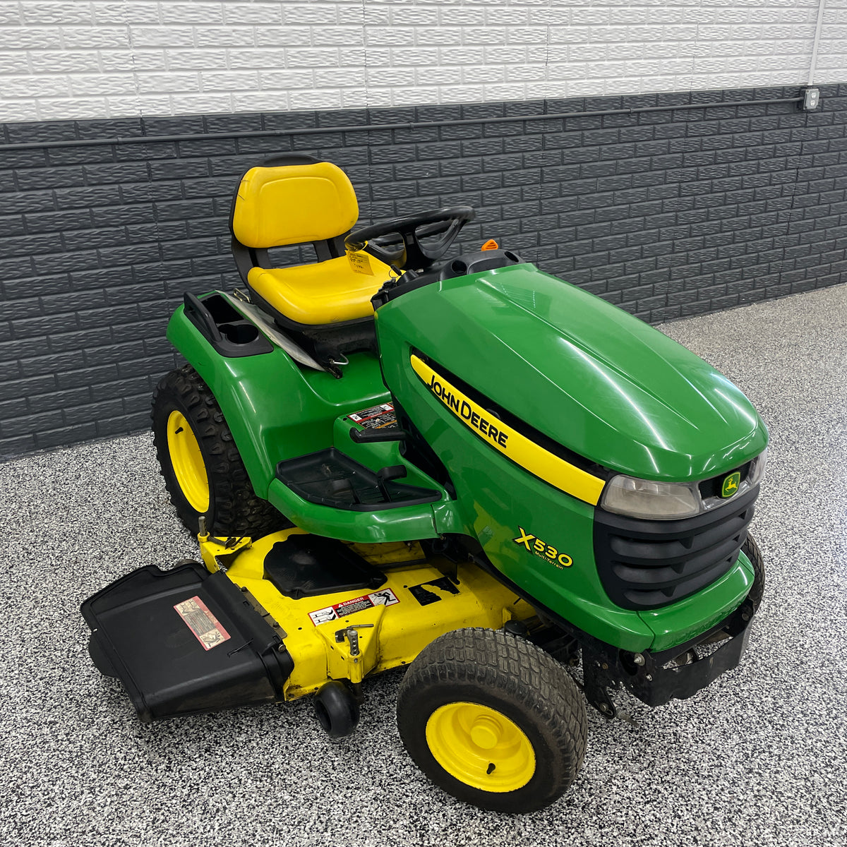 John Deer Riding Mower, Used – Schlabach Engine